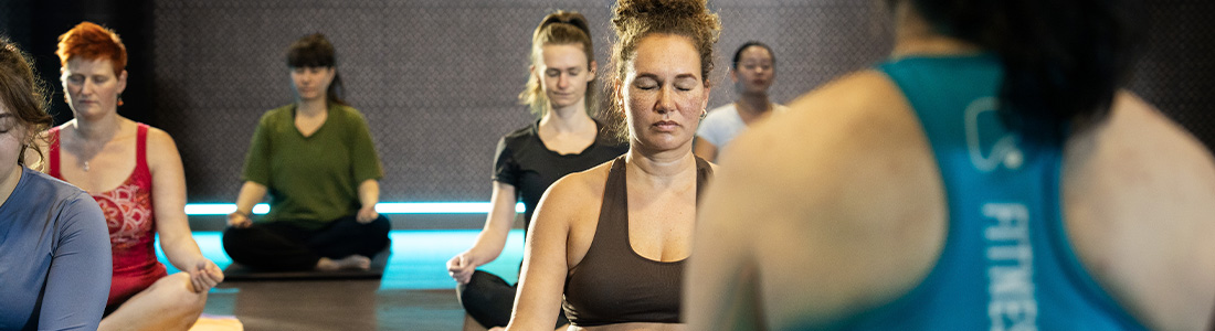 Yin Yoga (Heat Wave) - Tilmeld dig hot yoga hos PureGym